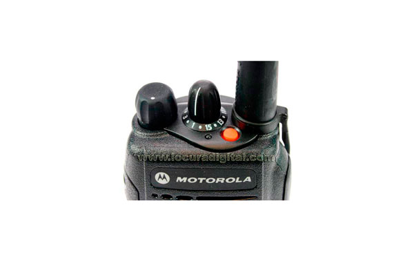 UHF PROFESSIONAL MOTOROLA GP340 WALKIE 403-470 MHz